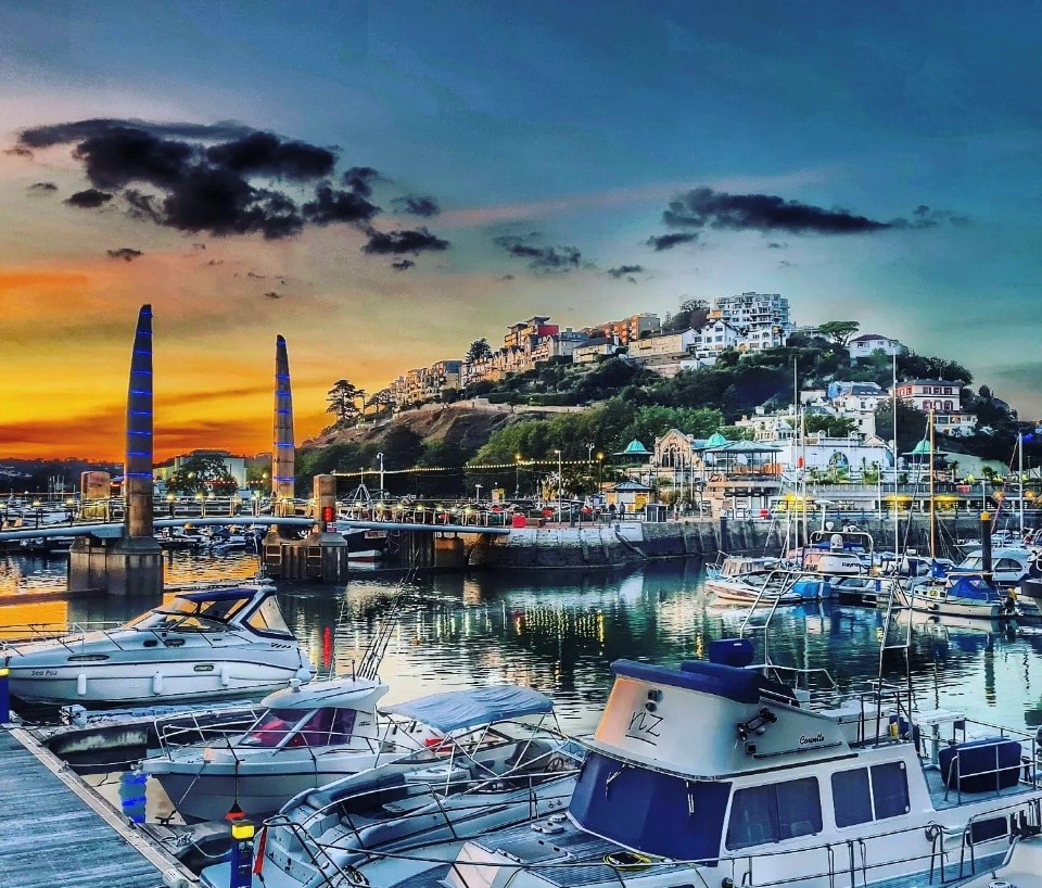 Atlantis Holiday Apartments, Torquay | Home